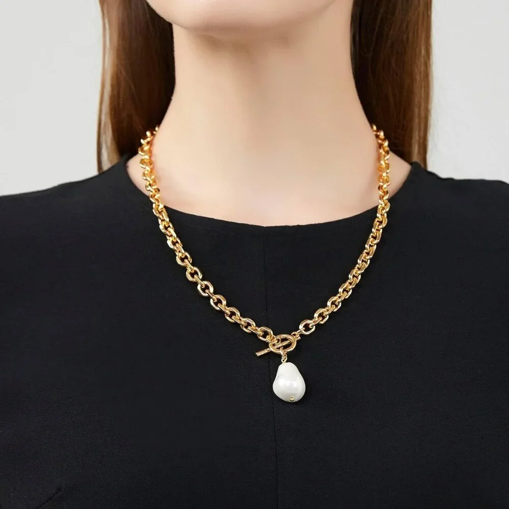 Huongwin | Jewelry | Gold Toggle Baroque Pearl Necklace With Chunky ...